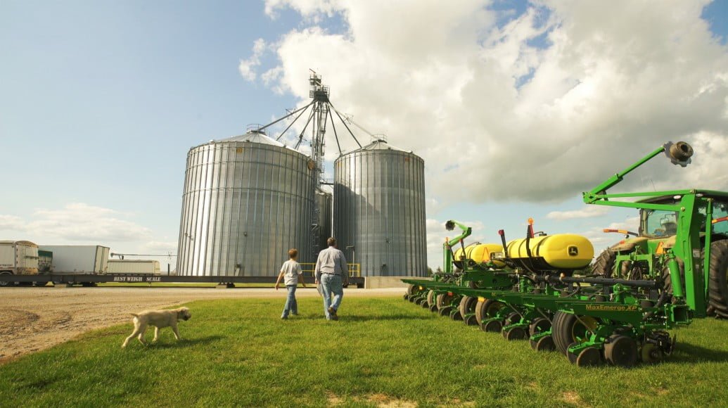 Farming in Canada : A Focus on Arctic Gardens farmers